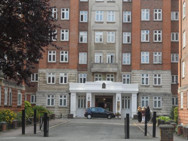 T:UK - Grove Hall Court