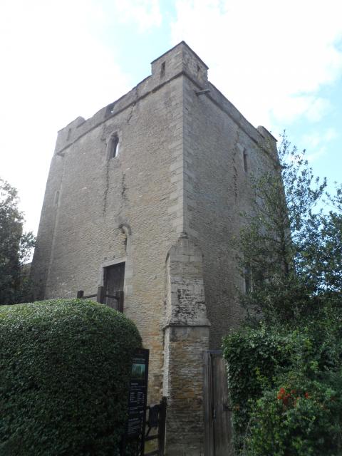 T:UK - Longthorpe Tower