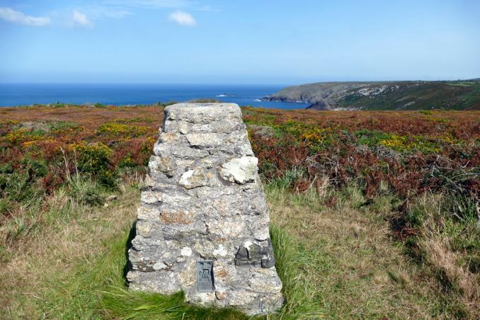 T:UK - Zennor Cliff