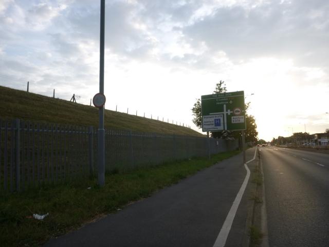 T:UK - Staines Reservoir