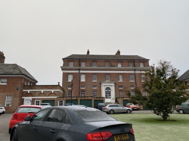 T:UK - Calcot Golf Club House