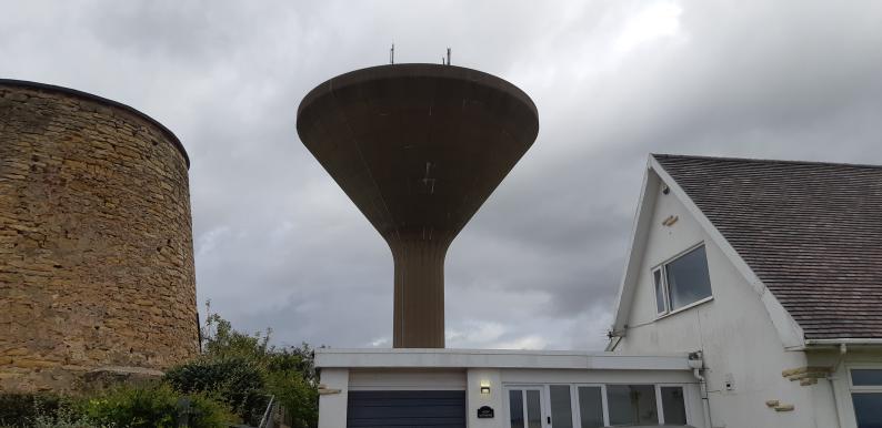 T:UK - Upton Water Tower (1985) Centre