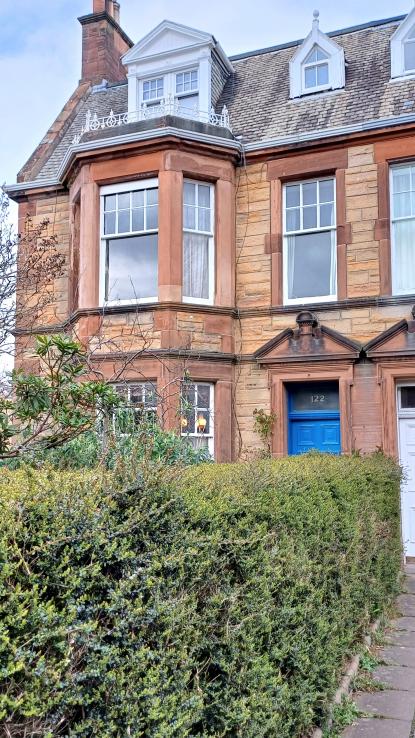 T:UK - No 122 Craiglea Drive